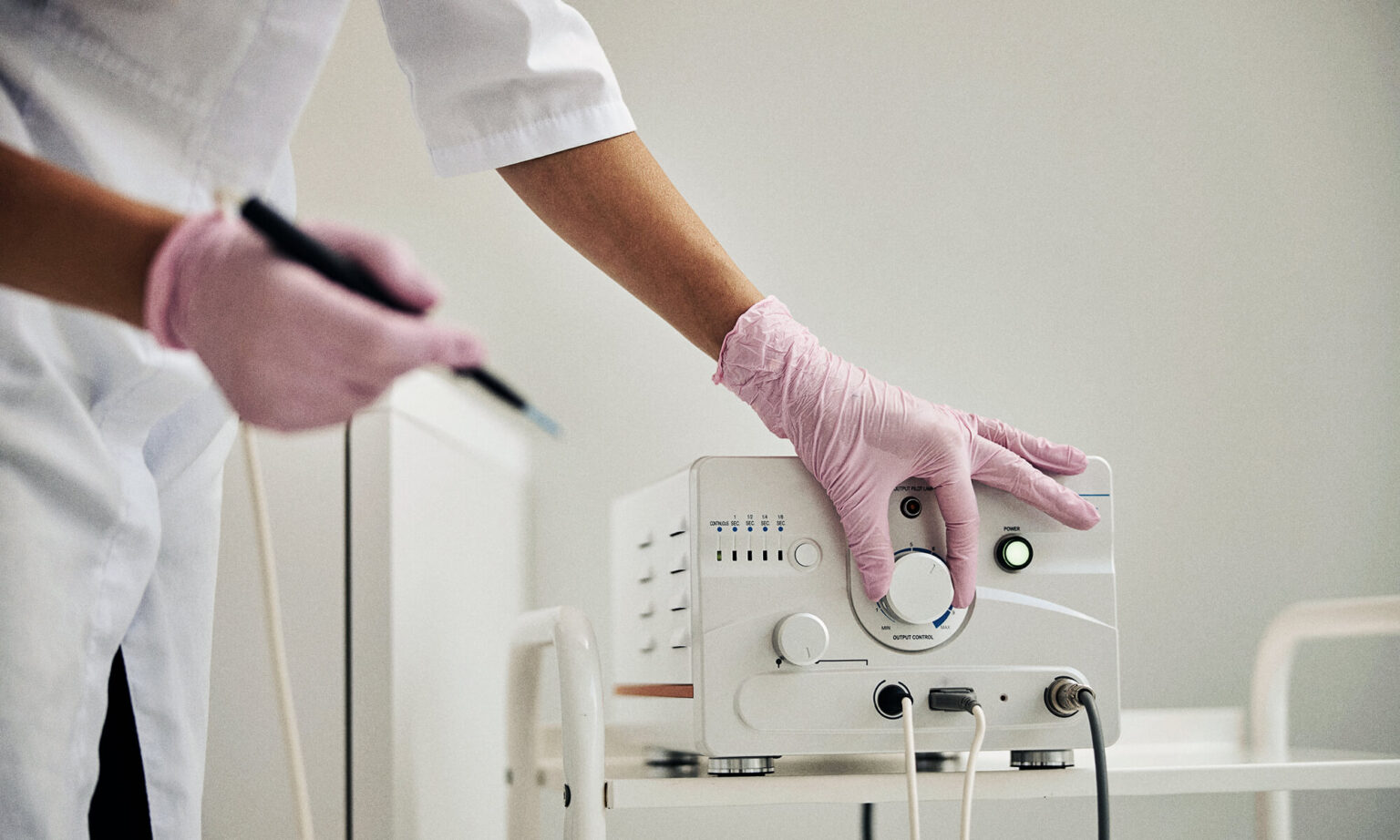 Curetagem e Eletrocauterização | Dra Raquel Melo Carvalho - Dermatologista